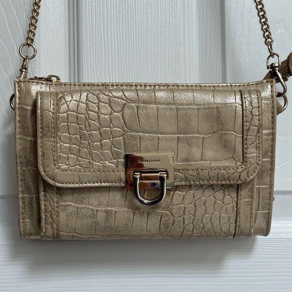 Ivanka Trump | Bags | Gold Ivanka Trump Crossbody Bag | Poshmark